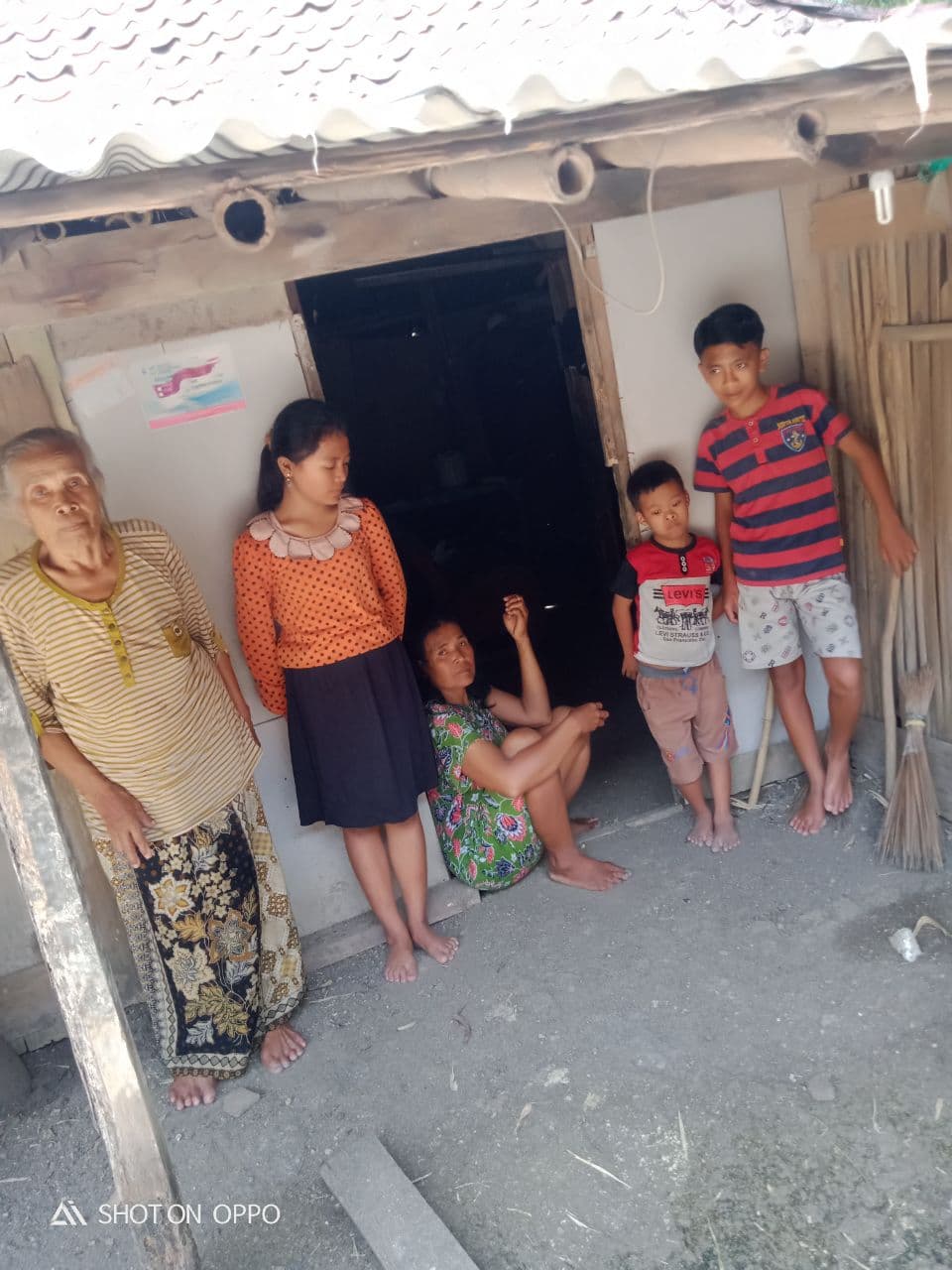 Bu Surami Hidupi 4 Anak dan 2 Lansia Sendiri